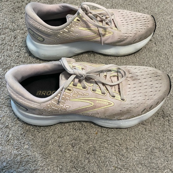 Brooks | Shoes | Brooks Womens Sneakers Light Pink And White | Poshmark